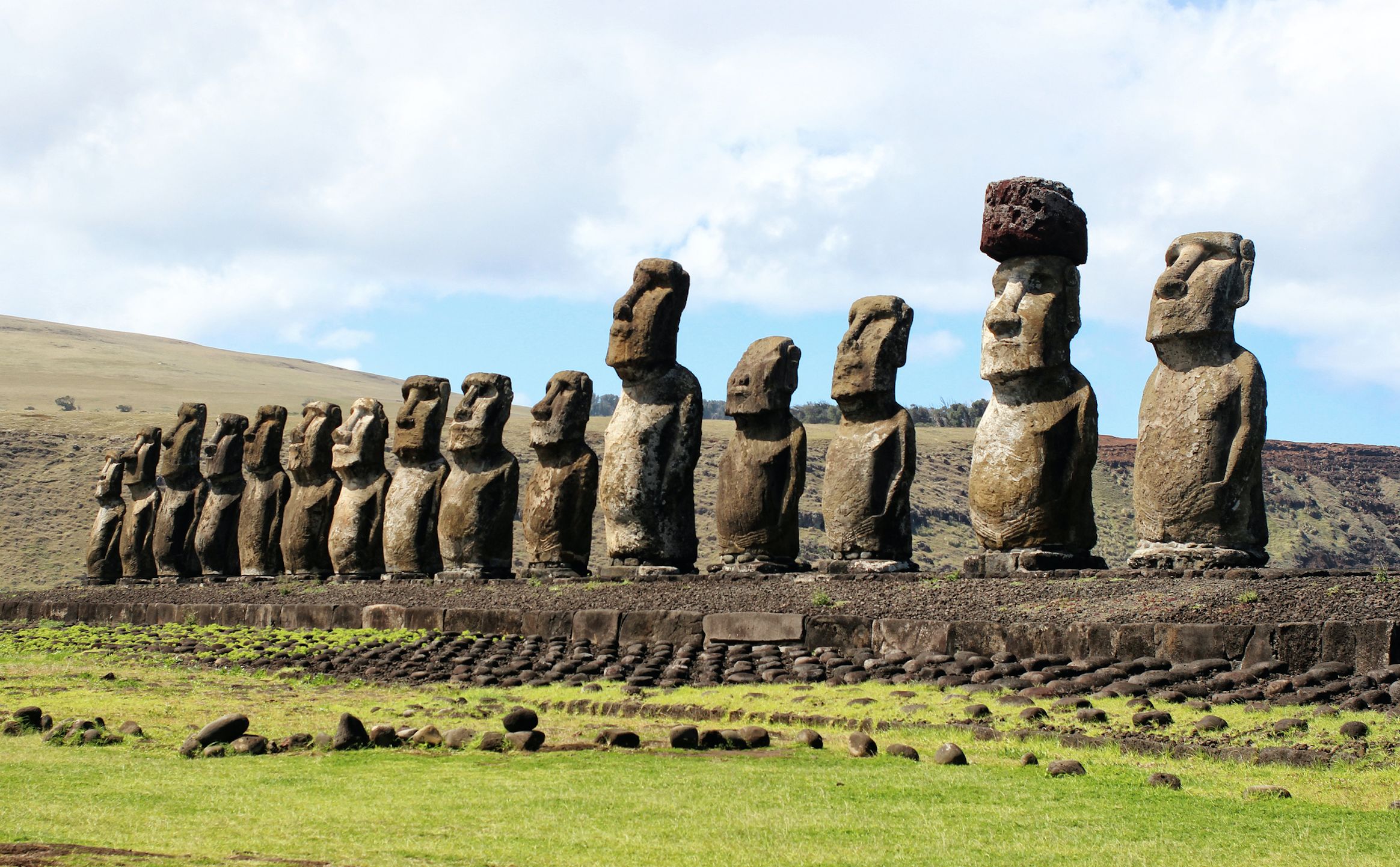 Classical Oceania - Floating cities and stone heads facing the sea
